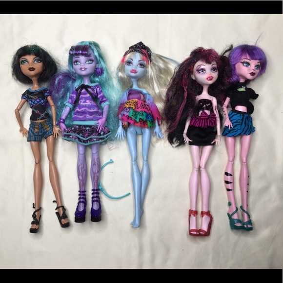 monster high | Toys | Monster High Set Of 5 Dolls Draculaura Cleo Twyla ...